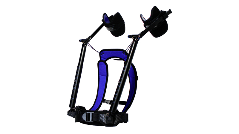 果樹農家様の腕上げ作業に最適！ アシストスーツTASK AR Type S / 株式会社ダイドー